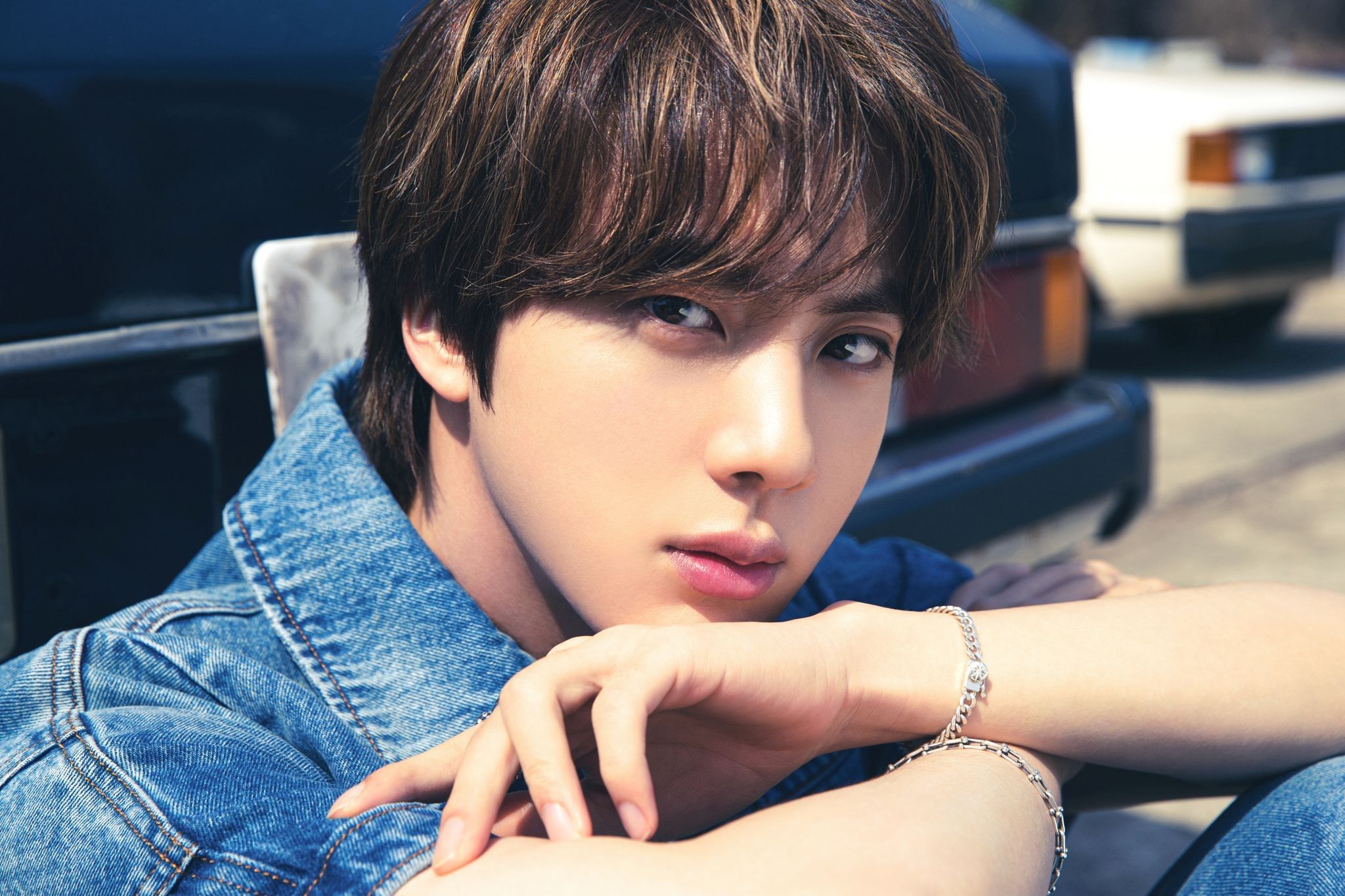 BTSジンのプロフィール！年齢・身長・性格・キャラクター！兵役免除？ - いろいろジャーナル